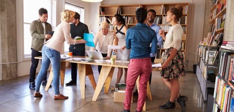 Wie Sie ein Team Meeting effektiv führen (+ Checkliste) | Factorial