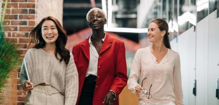 4 Tage Woche: Vor- und Nachteile, Umsetzung und erfolgreiche Beispiele